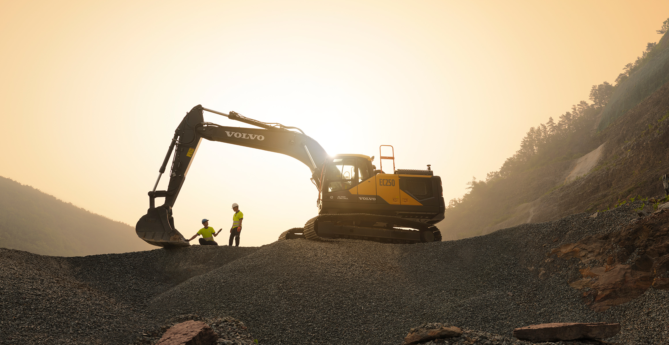 EC250-CN4 | Excavators | Overview | Volvo Construction Equipment